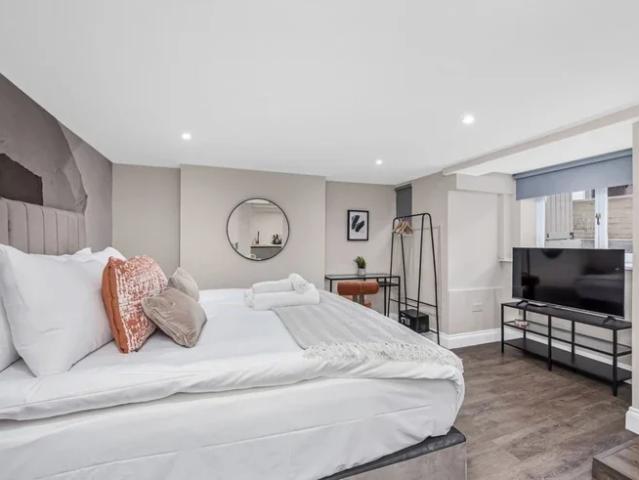Room at Gunton Road, Greater London