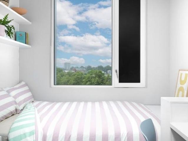 Room at Gunwhale Close, Greater London