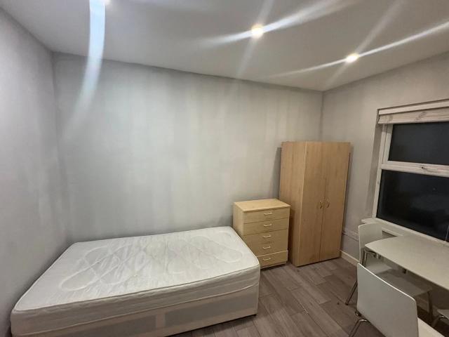 Room at Guru Nanak Road, Greater London