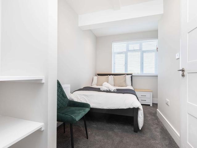 Room at Gwynne Road, Poole