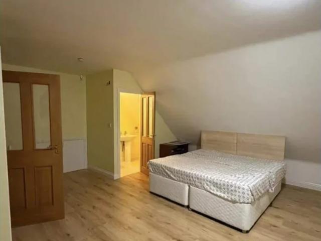 Room at Gyllyngdune Gardens, Greater London