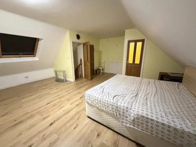Room at Gyllyngdune Gardens, Greater London