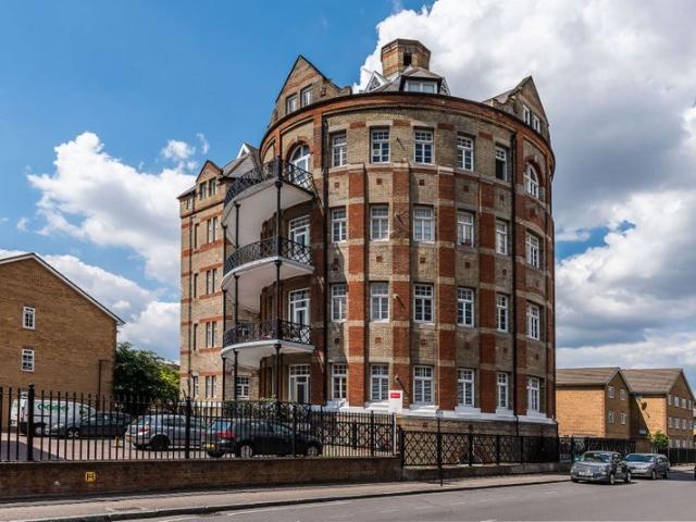 Room at Gables Close, Greater London