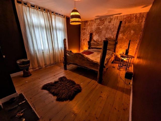 Room at Gadshill Road, Bristol
