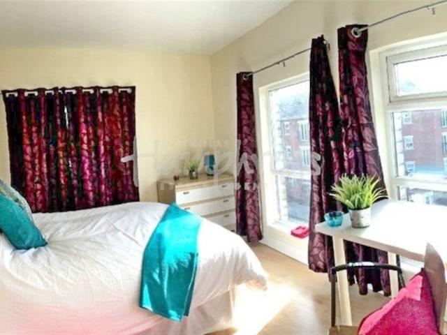 Room at Gainsborough Road, Liverpool