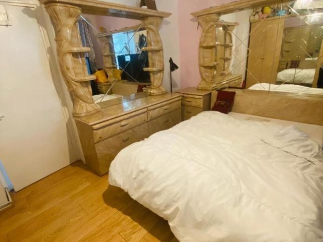 Room at Gales Gardens, Greater London