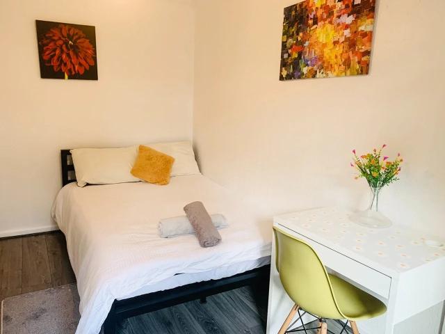 Room at Gales Gardens, Greater London