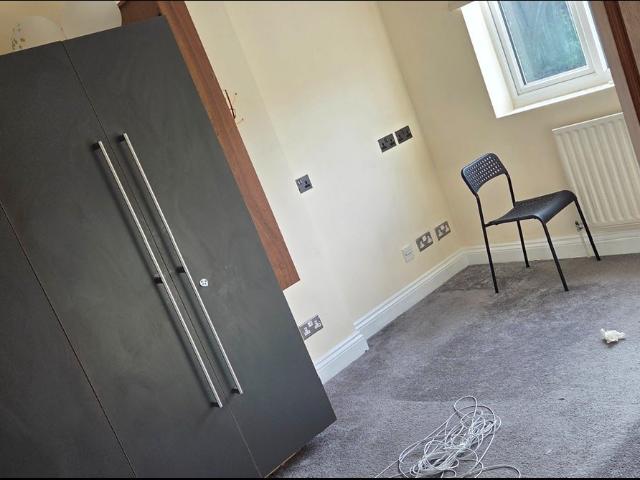 Room at Galpin's Road, Greater London