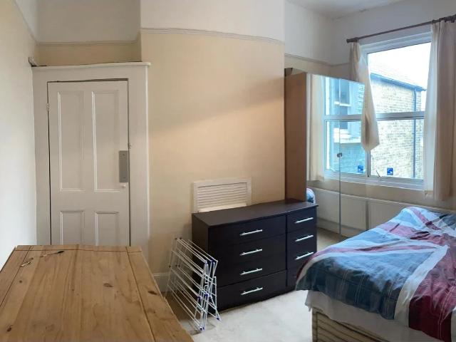 Room at Galveston Road, Greater London