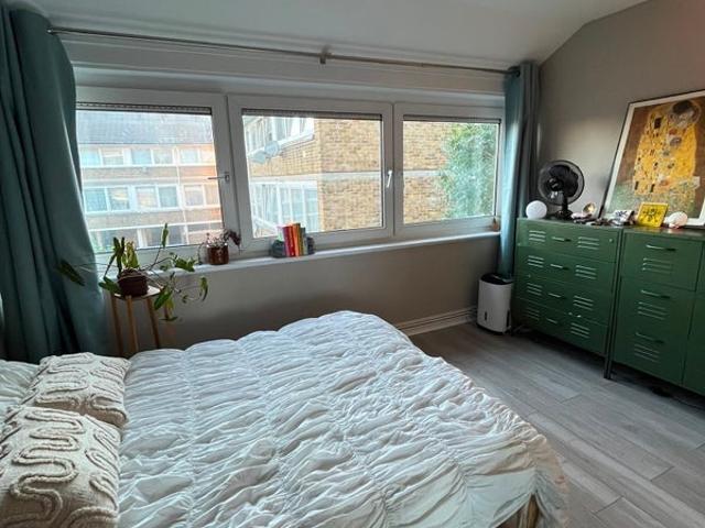 Room at Garnies Close, Greater London