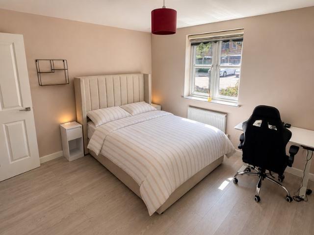 Room at Gareth Drive, Greater London