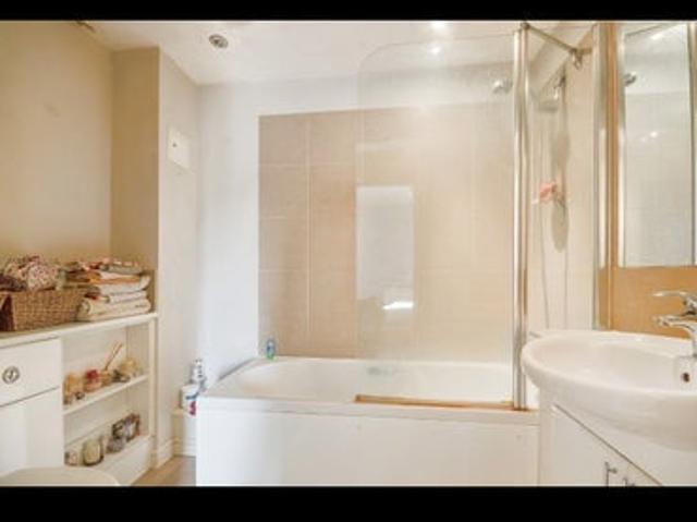 Room at Garratt Lane, Greater London