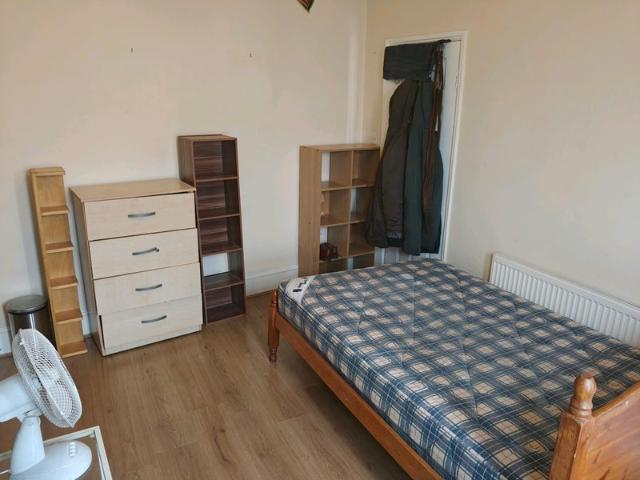 Room at Garratt Lane, Greater London