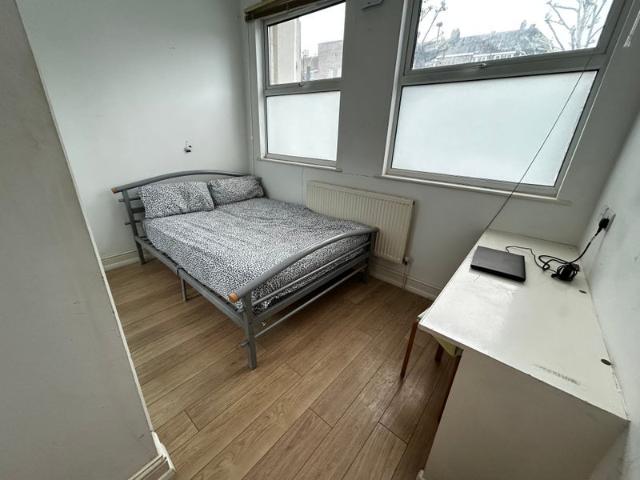 Room at Garratt Lane, Greater London