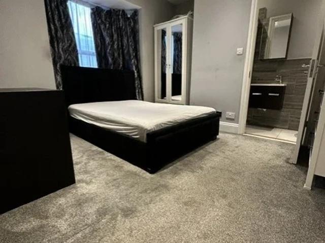 Room at Garratt Lane, Greater London