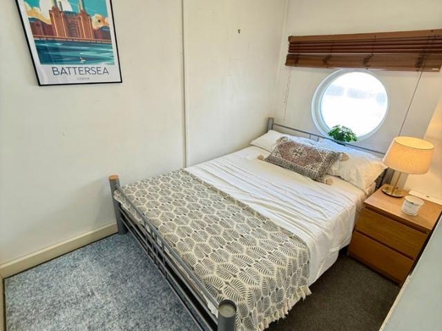 Room at Garratt Lane, Greater London