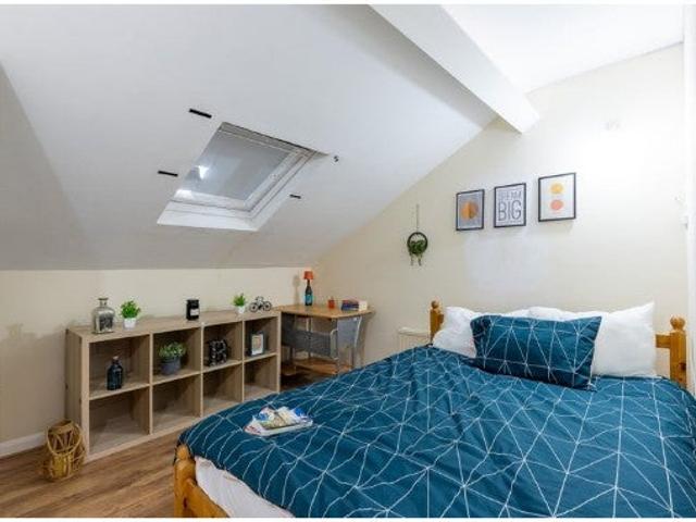Room at Garratt Terrace, Greater London