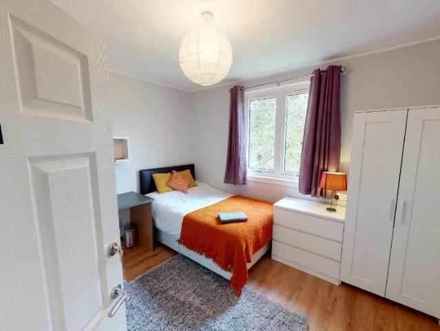 Room at Garthdee Crescent, Aberdeen City