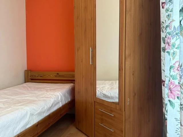 Room at Gartmore Road, Greater London