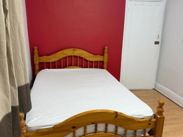 Room at Gartmore Road, Greater London