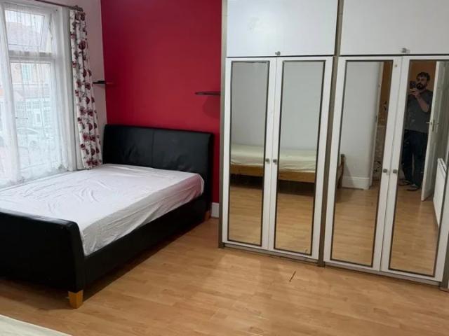 Room at Gartmore Road, Greater London