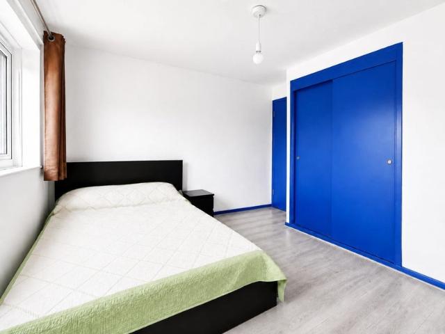 Room at Garvary Road, Greater London
