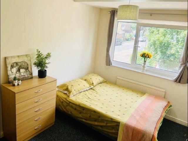 Room at Gawsworth Close, Greater London