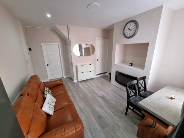 Room at Gawthorne Street, Nottingham