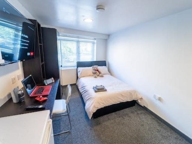 Room at Gate B, Birmingham