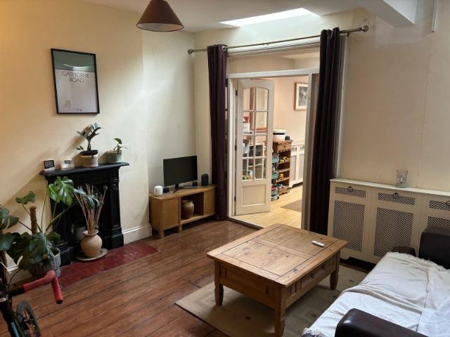 Room at Gathorne Road, Bristol