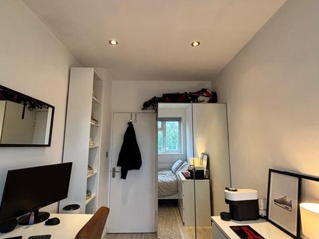 Room at Gauden Road, Greater London