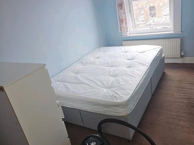 Room at Gautrey Road, Greater London