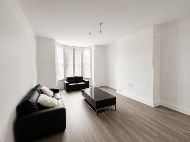 Room at Gedling Grove, Nottingham