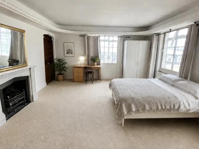 Room at George Street, City of Westminster