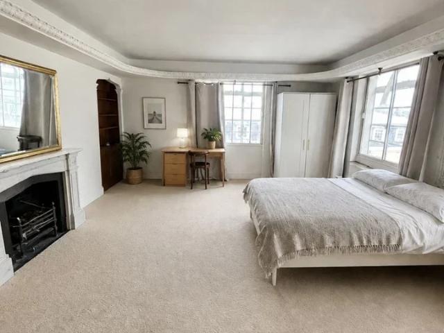 Room at George Street, City of Westminster
