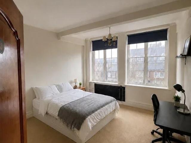 Room at George Street, City of Westminster