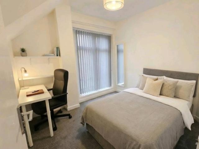 Room at George Street, Royal Leamington Spa