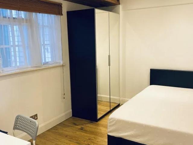 Room at Geraldton Avenue, Bradford