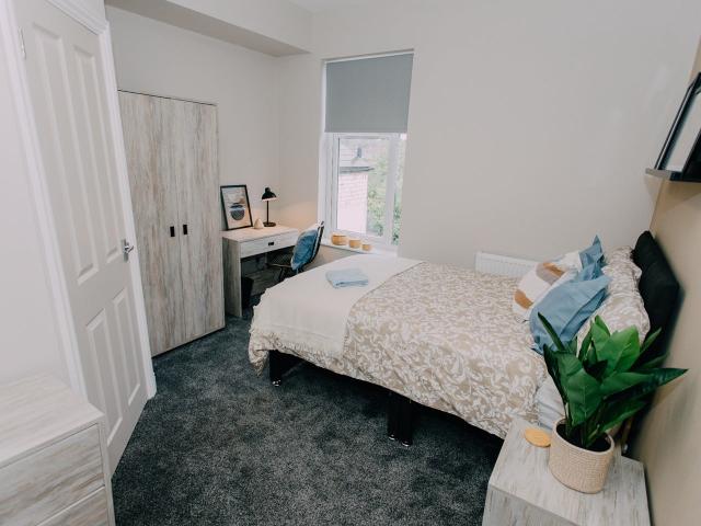 Room at Gerard Street North, Derby