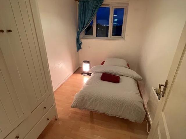 Room at Ghyllgrove, Basildon