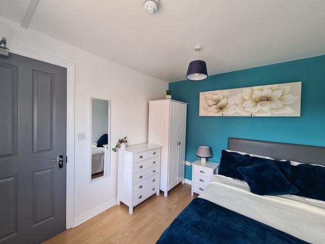 Room at Gibson Drive, Sandwell