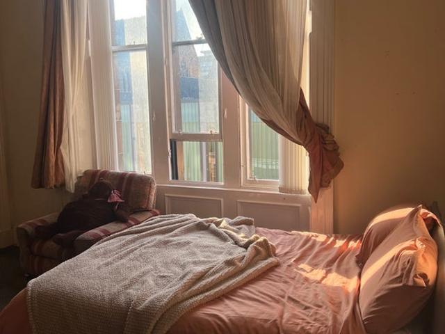 Room at Gibson Street, Glasgow