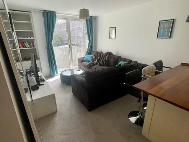 Room at Gideon Road, Greater London