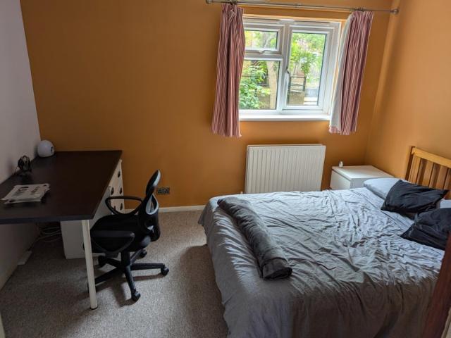 Room at Gideon Road, Greater London