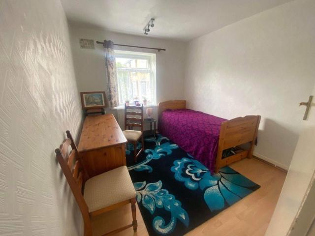 Room at Gifford Gardens, Greater London