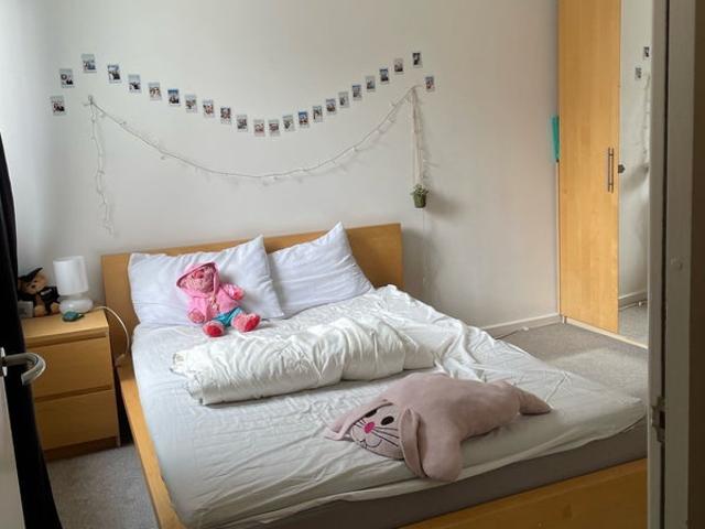 Room at Gifford Street, Greater London