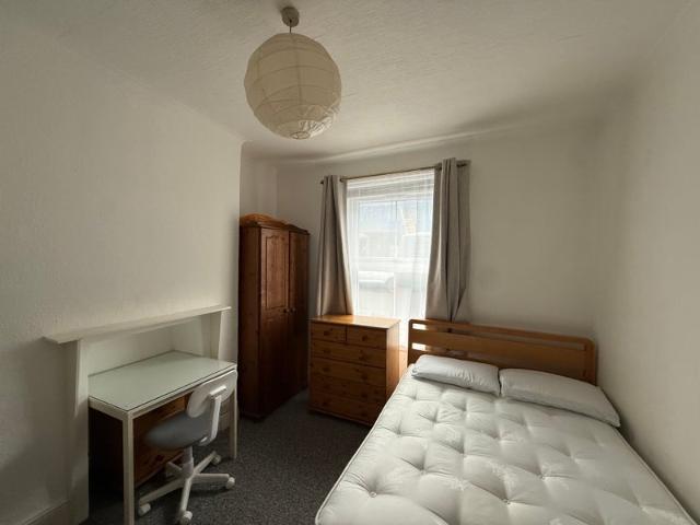 Room at Gifford Street, Greater London