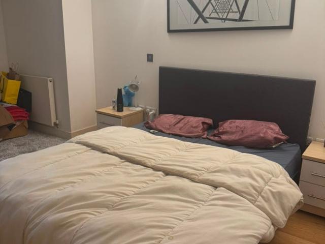 Room at Gifford Street, Greater London
