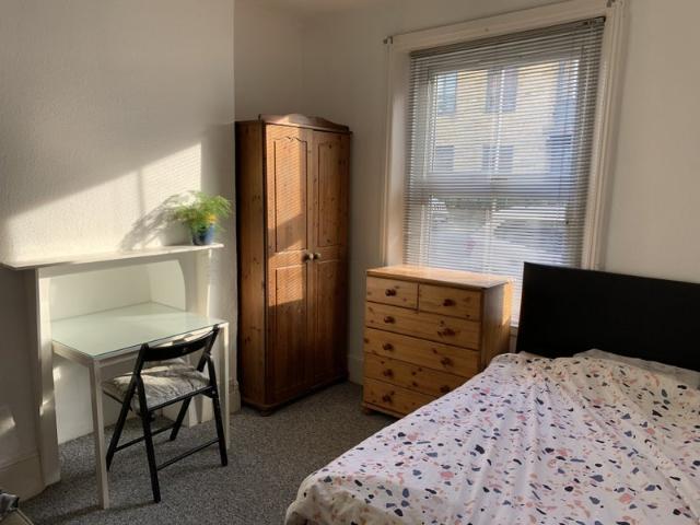 Room at Gifford Street, Greater London