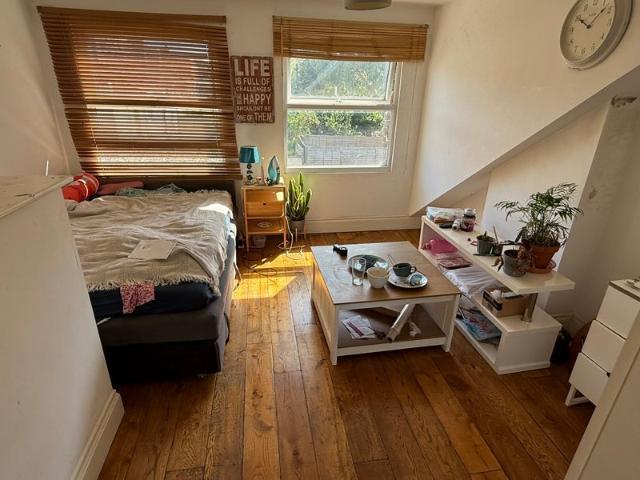 Room at Gilbert Road, Bristol